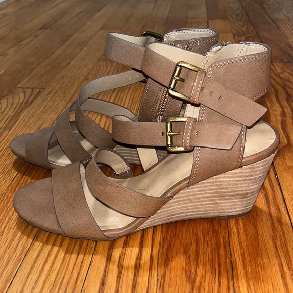Crown Vintage | Shoes | Nib Crown Vintage Strappy Wedge Sandals 3 Heel ...